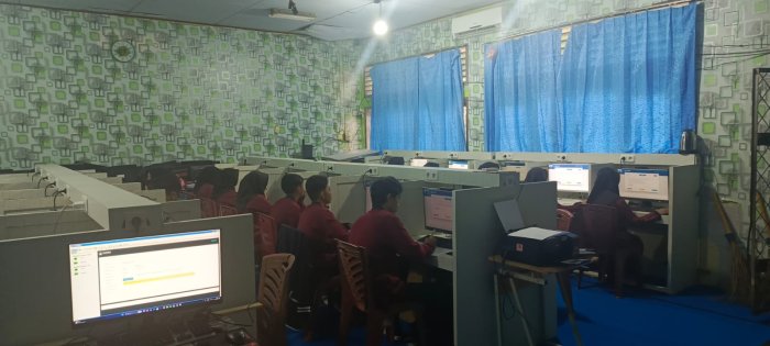 Siswa MAN 1 Bungo Ikuti OSN Kabupaten di Laboratorium TIK